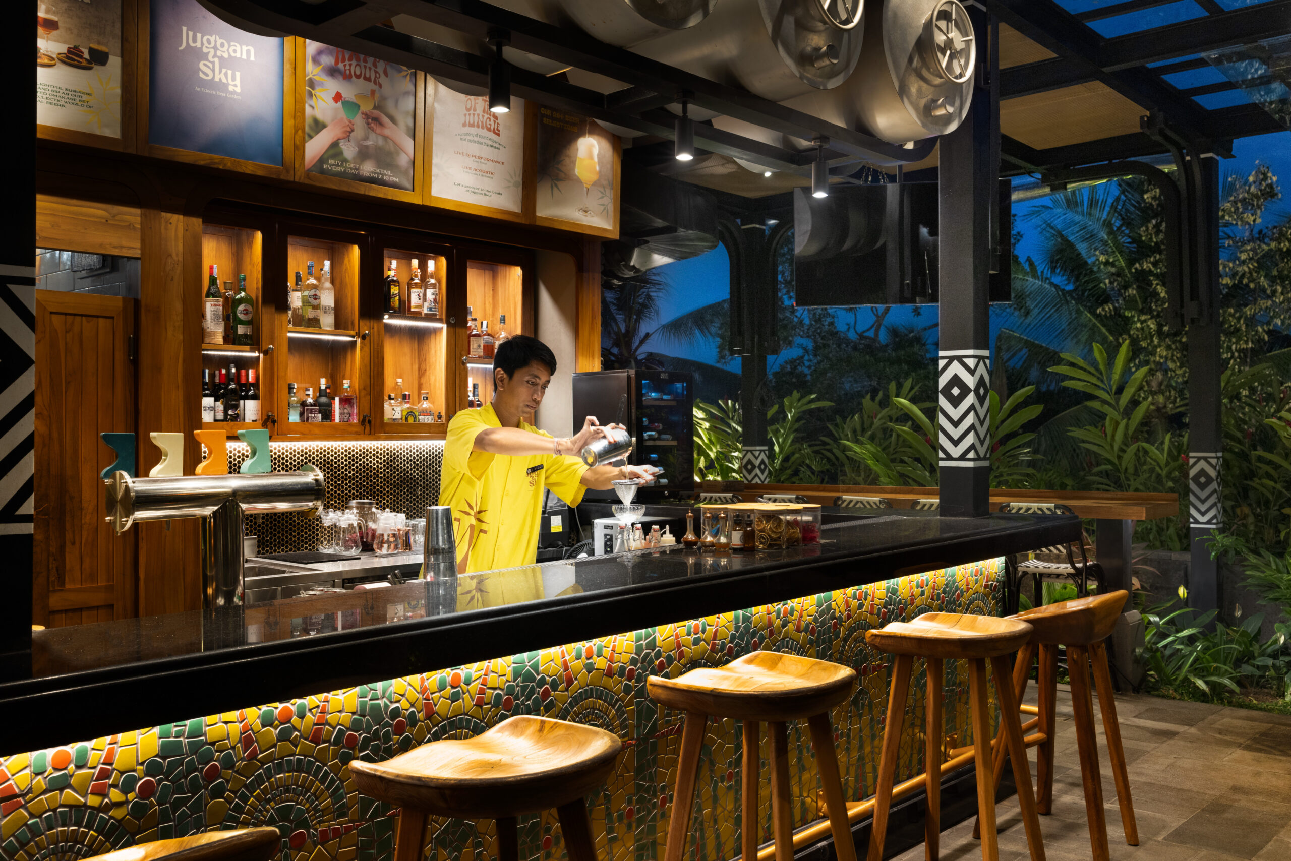 5 Must-Visit Bars in Ubud for an Unforgettable Night Out - Juggan Sky ...